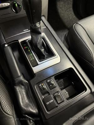 Melns Toyota Land Cruiser 2012 Tallina, ar dzinēja tilpumu 3.00 L un nobraukumu 367 tūkst. km par 19995 €, foto 22 vietnē AUTOMOTO.COM.LV