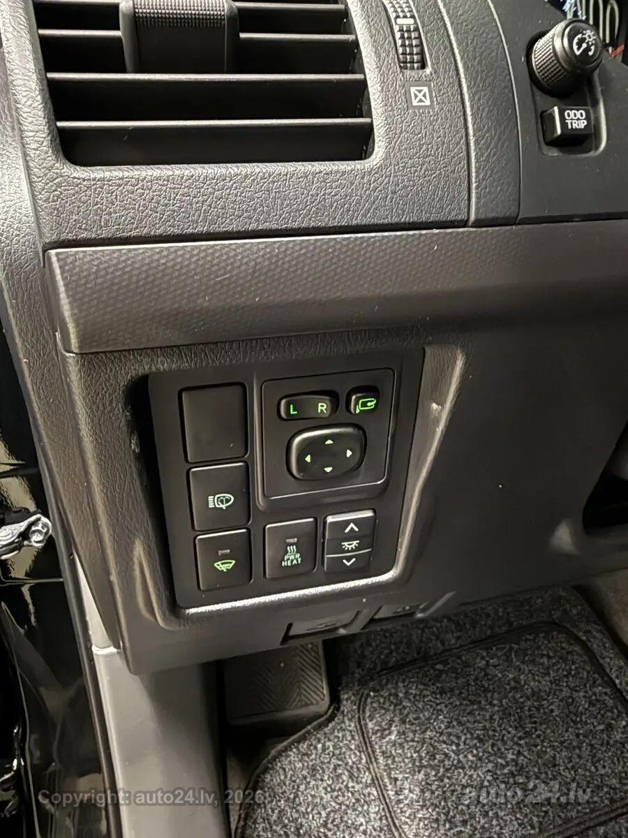 Melns Toyota Land Cruiser 2012 Tallina, ar dzinēja tilpumu 3.00 L un nobraukumu 367 tūkst. km par 19995 €, foto 24 vietnē AUTOMOTO.COM.LV