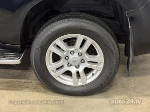 Melns Toyota Land Cruiser 2012 Tallina, ar dzinēja tilpumu 3.00 L un nobraukumu 367 tūkst. km par 19995 €, foto 28 vietnē AUTOMOTO.COM.LV