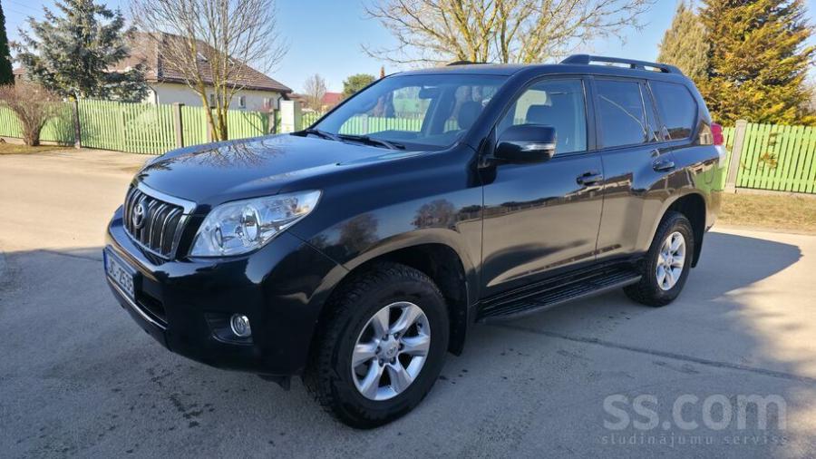 Melns Toyota Land Cruiser 2012 Rīga, ar dzinēja tilpumu 3.00 L un nobraukumu 235 tūkst. km par 19999 €, foto 3 vietnē AUTOMOTO.COM.LV