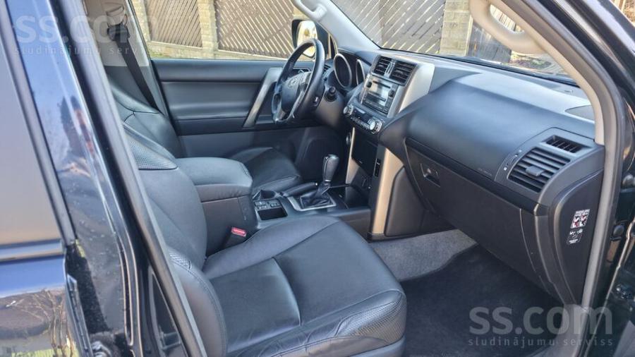 Melns Toyota Land Cruiser 2012 Rīga, ar dzinēja tilpumu 3.00 L un nobraukumu 235 tūkst. km par 19999 €, foto 6 vietnē AUTOMOTO.COM.LV