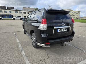 Melns Toyota Land Cruiser 2012 Ogre, ar dzinēja tilpumu 3.00 L un nobraukumu 220 tūkst. km par 24000 €, foto 6 vietnē AUTOMOTO.COM.LV
