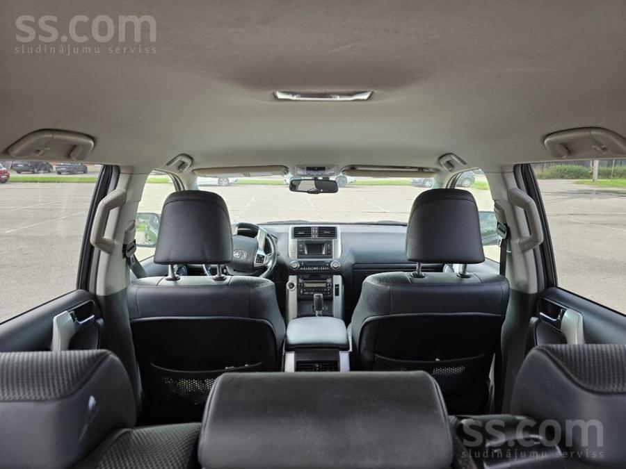 Melns Toyota Land Cruiser 2012 Ogre, ar dzinēja tilpumu 3.00 L un nobraukumu 220 tūkst. km par 24000 €, foto 7 vietnē AUTOMOTO.COM.LV