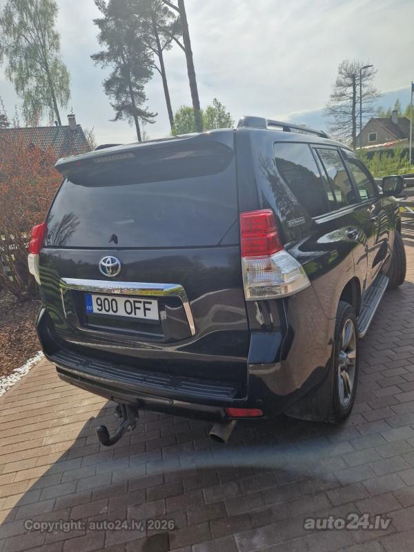 Melns Toyota Land Cruiser 2012 Pērnava, ar dzinēja tilpumu 3.00 L un nobraukumu 379 tūkst. km par 24500 €, foto 2 vietnē AUTOMOTO.COM.LV