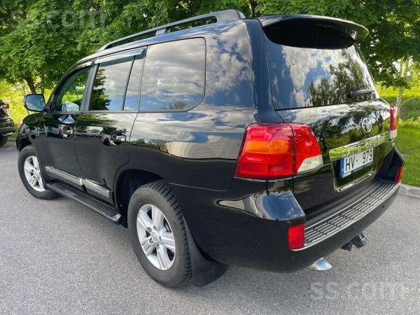 Melns Toyota Land Cruiser 2012 Daugavpils, ar dzinēja tilpumu 4.50 L un nobraukumu 232 tūkst. km par 34000 €, foto 3 vietnē AUTOMOTO.COM.LV