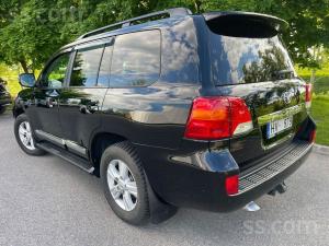 Melns Toyota Land Cruiser 2012 Daugavpils, ar dzinēja tilpumu 4.50 L un nobraukumu 232 tūkst. km par 34000 €, foto 4 vietnē AUTOMOTO.COM.LV