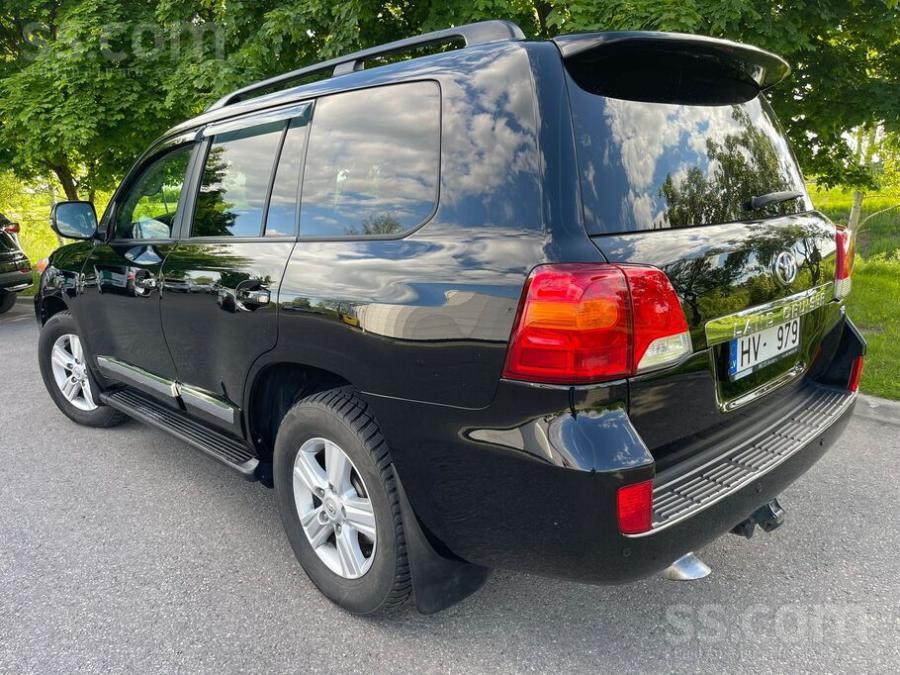 Melns Toyota Land Cruiser 2012 Daugavpils, ar dzinēja tilpumu 4.50 L un nobraukumu 232 tūkst. km par 34000 €, foto 4 vietnē AUTOMOTO.COM.LV