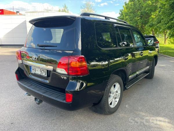 Melns Toyota Land Cruiser 2012 Daugavpils, ar dzinēja tilpumu 4.50 L un nobraukumu 232 tūkst. km par 34000 €, foto 4 vietnē AUTOMOTO.COM.LV