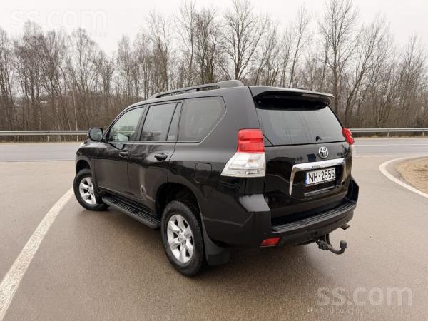 Black Toyota Land Cruiser 2013 in Rezekne, with an engine capacity of 3.00 L and mileage of 0 thousand km for 21500 €, photo 3 on AUTOMOTO.COM.LV