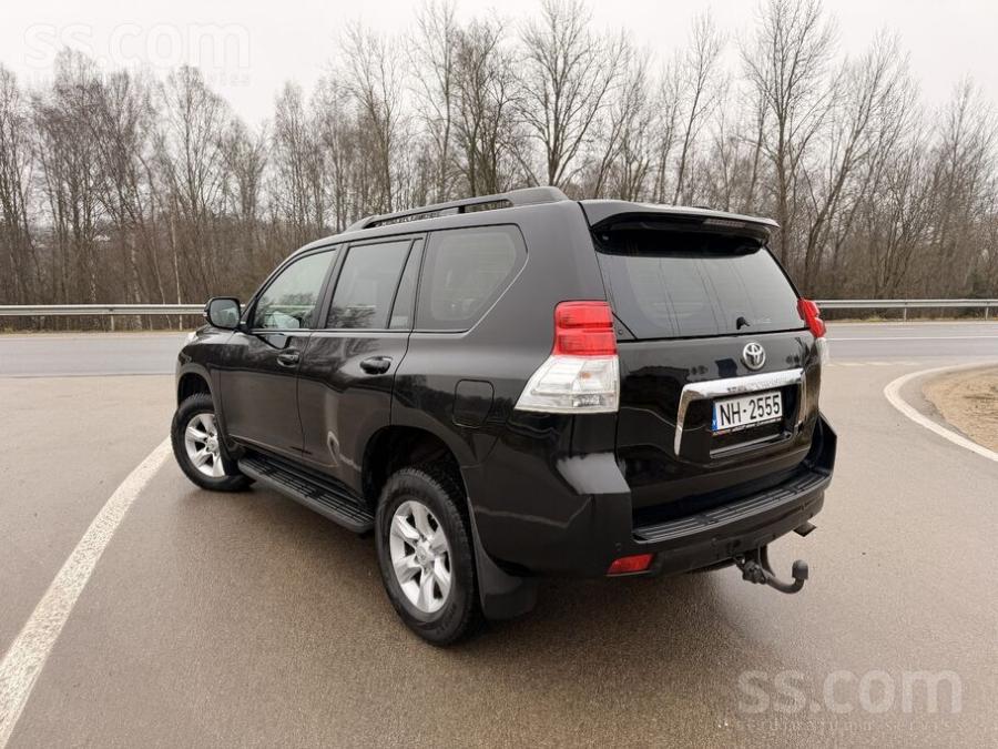 Black Toyota Land Cruiser 2013 in Rezekne, with an engine capacity of 3.00 L and mileage of 0 thousand km for 21500 €, photo 3 on AUTOMOTO.COM.LV