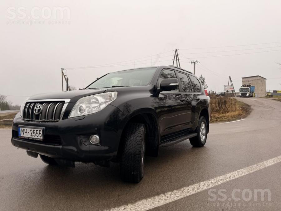 Black Toyota Land Cruiser 2013 in Rezekne, with an engine capacity of 3.00 L and mileage of 0 thousand km for 21500 €, photo 7 on AUTOMOTO.COM.LV
