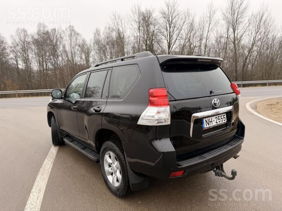 Black Toyota Land Cruiser 2013 in Rezekne, with an engine capacity of 3.00 L and mileage of 0 thousand km for 21500 €, photo 10 on AUTOMOTO.COM.LV