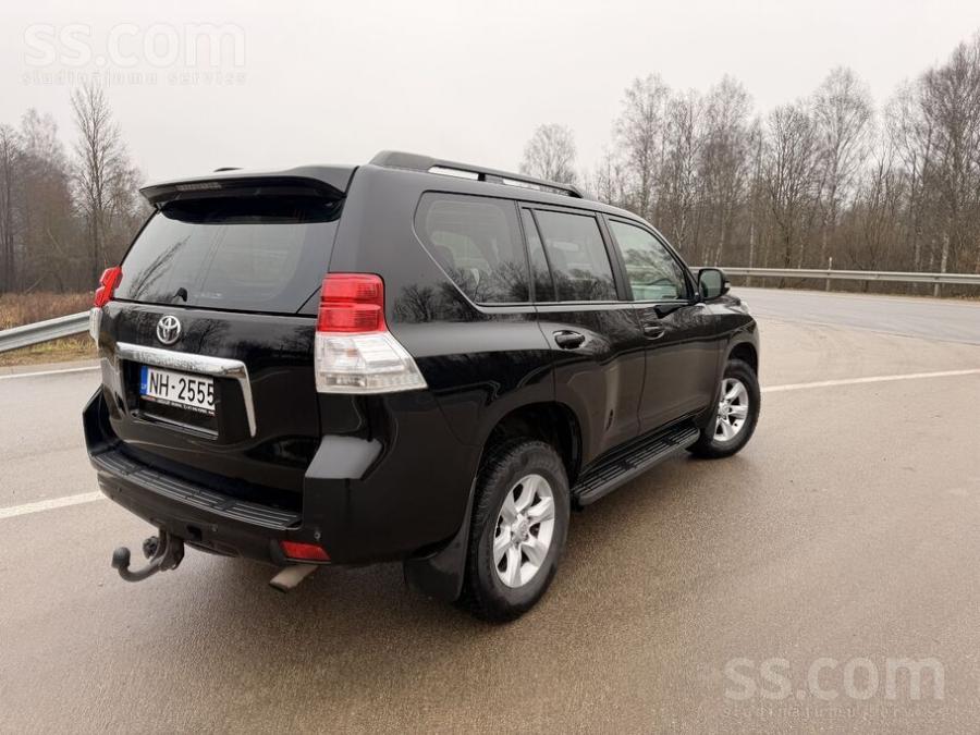 Black Toyota Land Cruiser 2013 in Rezekne, with an engine capacity of 3.00 L and mileage of 0 thousand km for 21500 €, photo 11 on AUTOMOTO.COM.LV