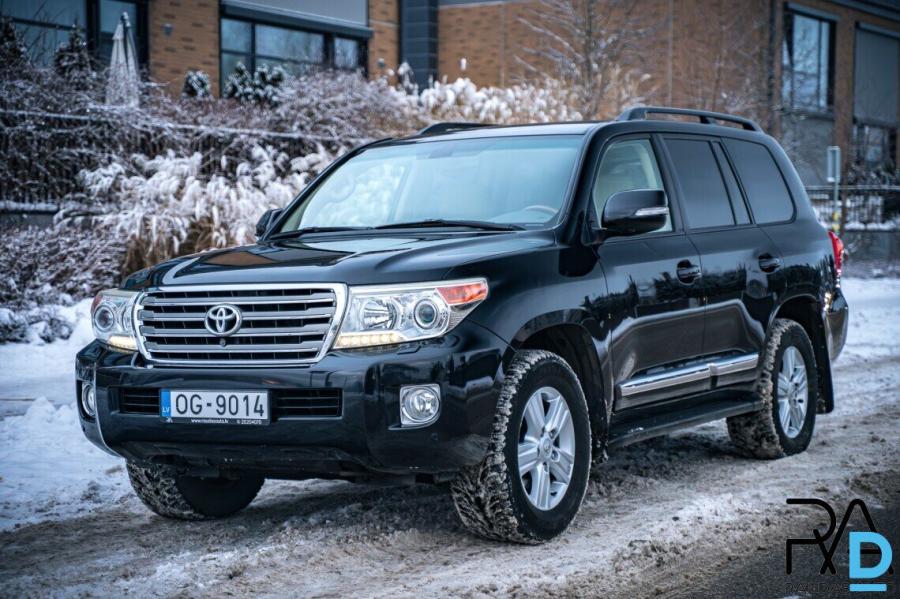 Melns Toyota Land Cruiser 2013 Rīga, ar dzinēja tilpumu 4.50 L un nobraukumu 280 tūkst. km par 36290 €, foto 1 vietnē AUTOMOTO.COM.LV