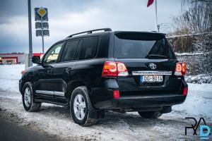 Melns Toyota Land Cruiser 2013 Rīga, ar dzinēja tilpumu 4.50 L un nobraukumu 280 tūkst. km par 36290 €, foto 2 vietnē AUTOMOTO.COM.LV