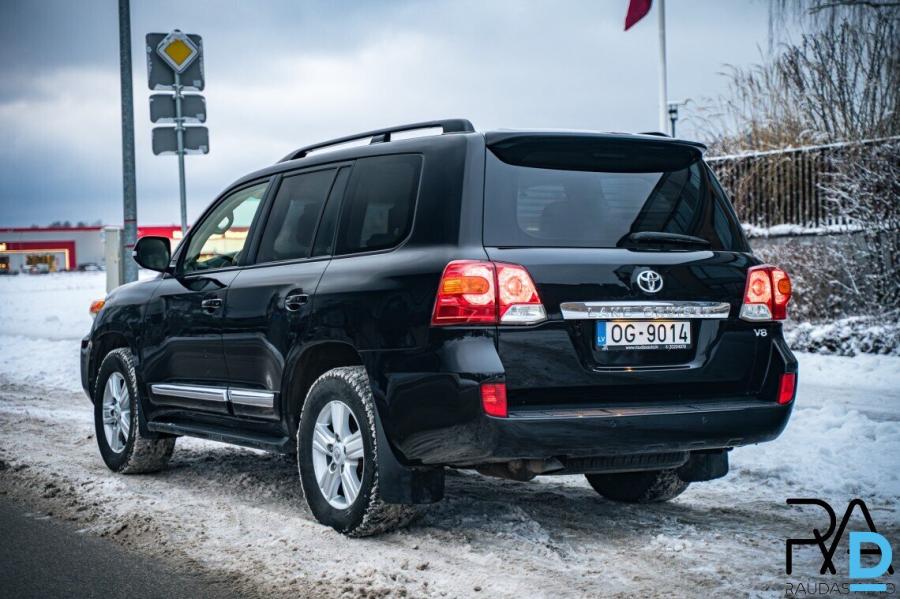 Melns Toyota Land Cruiser 2013 Rīga, ar dzinēja tilpumu 4.50 L un nobraukumu 280 tūkst. km par 36290 €, foto 2 vietnē AUTOMOTO.COM.LV