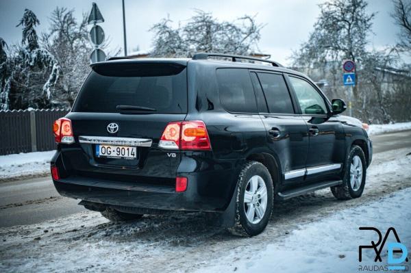 Melns Toyota Land Cruiser 2013 Rīga, ar dzinēja tilpumu 4.50 L un nobraukumu 280 tūkst. km par 36290 €, foto 4 vietnē AUTOMOTO.COM.LV