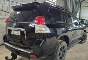 Melns Toyota Land Cruiser 2013 Saldus, ar dzinēja tilpumu 3.00 L un nobraukumu 254 tūkst. km par 18500 €, foto 2 vietnē AUTOMOTO.COM.LV