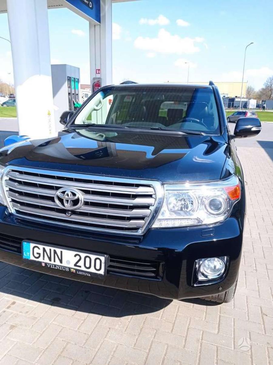 Melns Toyota Land Cruiser 2013 Viļņa, ar dzinēja tilpumu 4.46 L un nobraukumu 263 tūkst. km par 37000 €, foto 1 vietnē AUTOMOTO.COM.LV