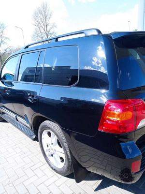 Melns Toyota Land Cruiser 2013 Viļņa, ar dzinēja tilpumu 4.46 L un nobraukumu 263 tūkst. km par 37000 €, foto 6 vietnē AUTOMOTO.COM.LV
