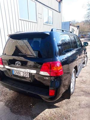 Melns Toyota Land Cruiser 2013 Viļņa, ar dzinēja tilpumu 4.46 L un nobraukumu 263 tūkst. km par 37000 €, foto 11 vietnē AUTOMOTO.COM.LV