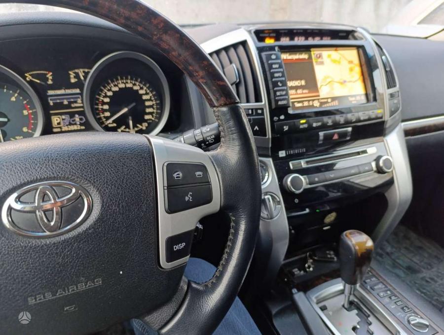 Melns Toyota Land Cruiser 2013 Viļņa, ar dzinēja tilpumu 4.46 L un nobraukumu 263 tūkst. km par 37000 €, foto 19 vietnē AUTOMOTO.COM.LV