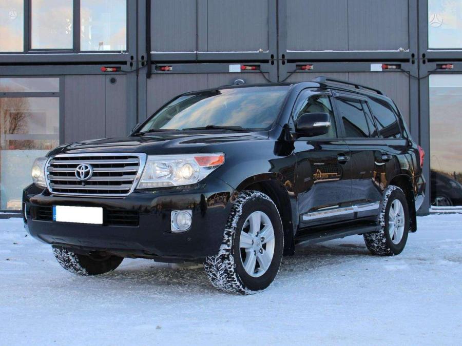 Melns Toyota Land Cruiser 2013 Viļņa, ar dzinēja tilpumu 4.46 L un nobraukumu 356 tūkst. km par 33500 €, foto 1 vietnē AUTOMOTO.COM.LV