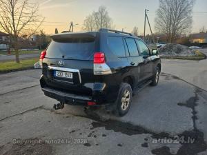 Black Toyota Land Cruiser 2013 in Tallinn, with an engine capacity of 3.00 L and mileage of 329 thousand km for 21500 €, photo 3 on AUTOMOTO.COM.LV