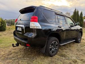 Melns Toyota Land Cruiser 2013 Kohtla-Jerve, ar dzinēja tilpumu 0.00 L un nobraukumu 202 tūkst. km par 24000 €, foto 5 vietnē AUTOMOTO.COM.LV