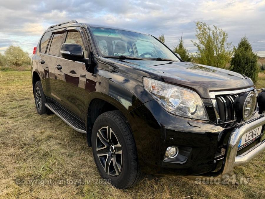 Melns Toyota Land Cruiser 2013 Kohtla-Jerve, ar dzinēja tilpumu 0.00 L un nobraukumu 202 tūkst. km par 24000 €, foto 6 vietnē AUTOMOTO.COM.LV