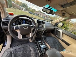 Melns Toyota Land Cruiser 2013 Kohtla-Jerve, ar dzinēja tilpumu 0.00 L un nobraukumu 202 tūkst. km par 24000 €, foto 8 vietnē AUTOMOTO.COM.LV