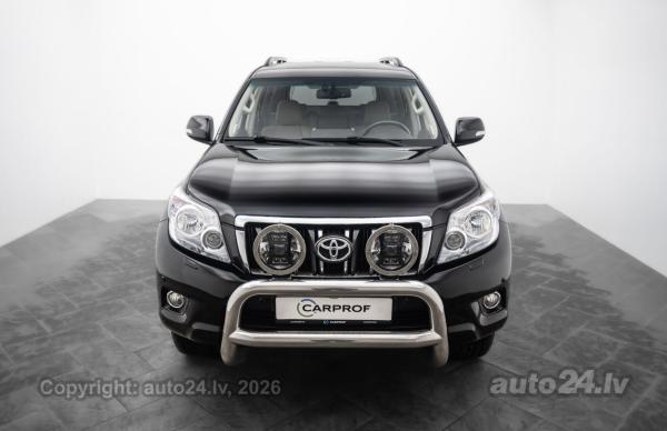 Melns Toyota Land Cruiser 2013 Tallina, ar dzinēja tilpumu 3.00 L un nobraukumu 202 tūkst. km par 29999 €, foto 2 vietnē AUTOMOTO.COM.LV