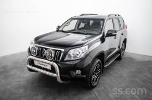 Melns Toyota Land Cruiser 2013 Tallina, ar dzinēja tilpumu 3.00 L un nobraukumu 202 tūkst. km par 27490 €, foto  vietnē AUTOMOTO.COM.LV