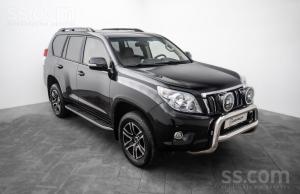 Melns Toyota Land Cruiser 2013 Tallina, ar dzinēja tilpumu 3.00 L un nobraukumu 202 tūkst. km par 27490 €, foto 4 vietnē AUTOMOTO.COM.LV