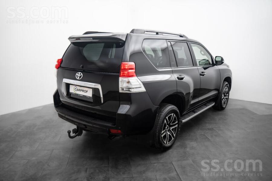 Melns Toyota Land Cruiser 2013 Tallina, ar dzinēja tilpumu 3.00 L un nobraukumu 202 tūkst. km par 27490 €, foto 5 vietnē AUTOMOTO.COM.LV