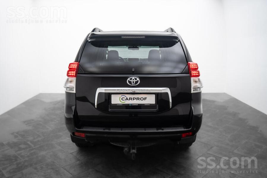 Melns Toyota Land Cruiser 2013 Tallina, ar dzinēja tilpumu 3.00 L un nobraukumu 202 tūkst. km par 27490 €, foto 6 vietnē AUTOMOTO.COM.LV