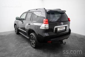 Melns Toyota Land Cruiser 2013 Tallina, ar dzinēja tilpumu 3.00 L un nobraukumu 202 tūkst. km par 27490 €, foto 7 vietnē AUTOMOTO.COM.LV