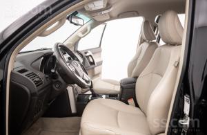 Melns Toyota Land Cruiser 2013 Tallina, ar dzinēja tilpumu 3.00 L un nobraukumu 202 tūkst. km par 27490 €, foto 8 vietnē AUTOMOTO.COM.LV