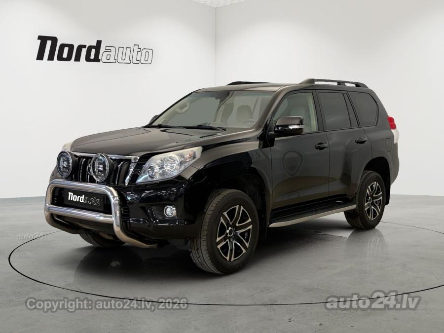 Melns Toyota Land Cruiser 2013 Tallina, ar dzinēja tilpumu 3.00 L un nobraukumu 204 tūkst. km par 27490 €, foto 1 vietnē AUTOMOTO.COM.LV