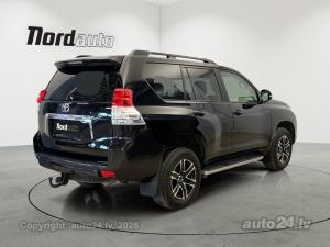 Melns Toyota Land Cruiser 2013 Tallina, ar dzinēja tilpumu 3.00 L un nobraukumu 204 tūkst. km par 27490 €, foto 3 vietnē AUTOMOTO.COM.LV