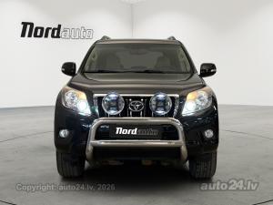 Melns Toyota Land Cruiser 2013 Tallina, ar dzinēja tilpumu 3.00 L un nobraukumu 204 tūkst. km par 27490 €, foto 4 vietnē AUTOMOTO.COM.LV