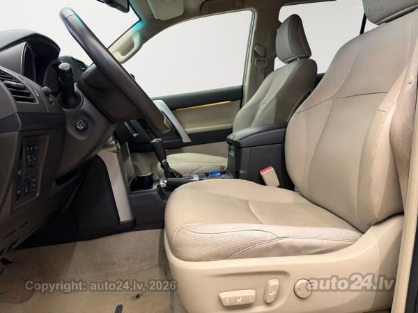 Melns Toyota Land Cruiser 2013 Tallina, ar dzinēja tilpumu 3.00 L un nobraukumu 204 tūkst. km par 27490 €, foto 5 vietnē AUTOMOTO.COM.LV