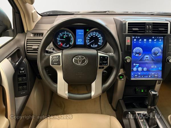 Melns Toyota Land Cruiser 2013 Tallina, ar dzinēja tilpumu 3.00 L un nobraukumu 204 tūkst. km par 27490 €, foto 8 vietnē AUTOMOTO.COM.LV
