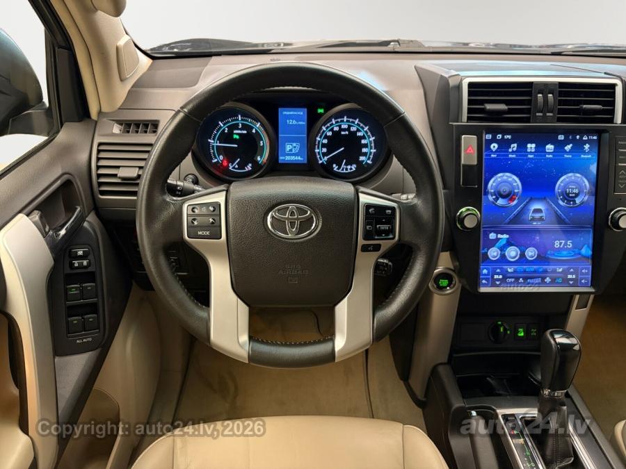 Melns Toyota Land Cruiser 2013 Tallina, ar dzinēja tilpumu 3.00 L un nobraukumu 204 tūkst. km par 27490 €, foto 9 vietnē AUTOMOTO.COM.LV
