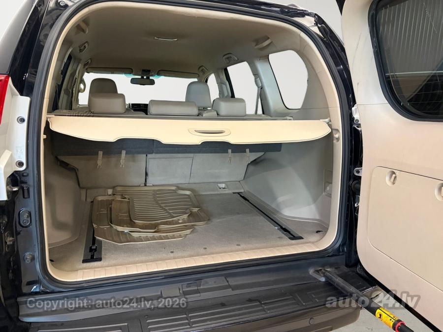 Melns Toyota Land Cruiser 2013 Tallina, ar dzinēja tilpumu 3.00 L un nobraukumu 204 tūkst. km par 27490 €, foto 13 vietnē AUTOMOTO.COM.LV