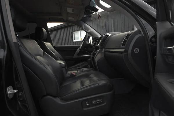 Melns Toyota Land Cruiser 2013 Jelgava, ar dzinēja tilpumu 4.50 L un nobraukumu 439 tūkst. km par 35000 €, foto 7 vietnē AUTOMOTO.COM.LV