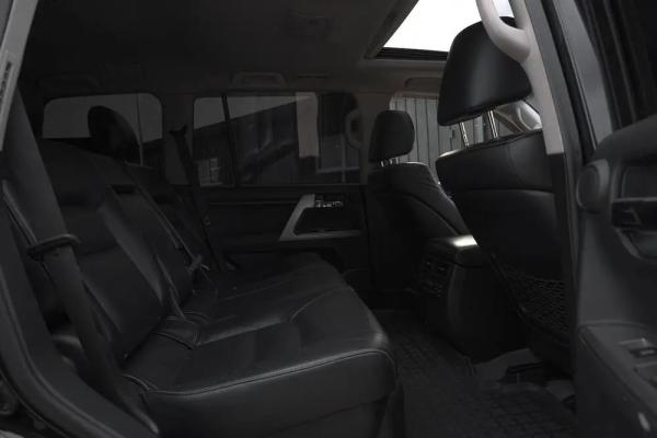 Melns Toyota Land Cruiser 2013 Jelgava, ar dzinēja tilpumu 4.50 L un nobraukumu 439 tūkst. km par 35000 €, foto 10 vietnē AUTOMOTO.COM.LV