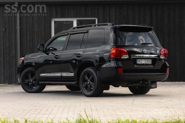 Black Toyota Land Cruiser 2013 in Jelgava, with an engine capacity of 4.50 L and mileage of 441 thousand km for 29000 €, photo 4 on AUTOMOTO.COM.LV