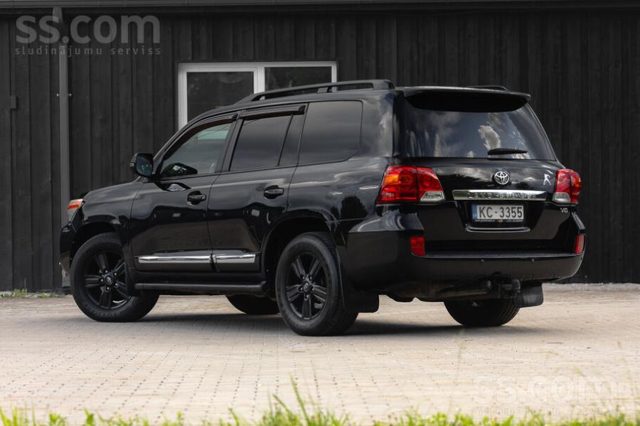Melns Toyota Land Cruiser 2013 Jelgava, ar dzinēja tilpumu 4.50 L un nobraukumu 441 tūkst. km par 29000 €, foto 5 vietnē AUTOMOTO.COM.LV