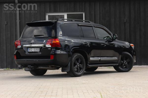 Black Toyota Land Cruiser 2013 in Jelgava, with an engine capacity of 4.50 L and mileage of 441 thousand km for 29000 €, photo 5 on AUTOMOTO.COM.LV